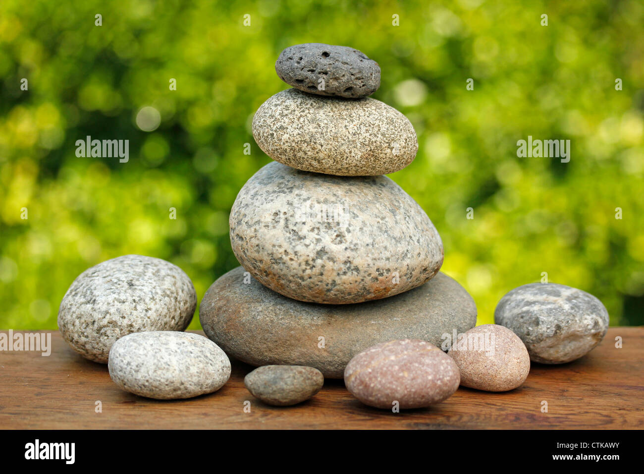 Mixed colour pebbles hi-res stock photography and images - Alamy