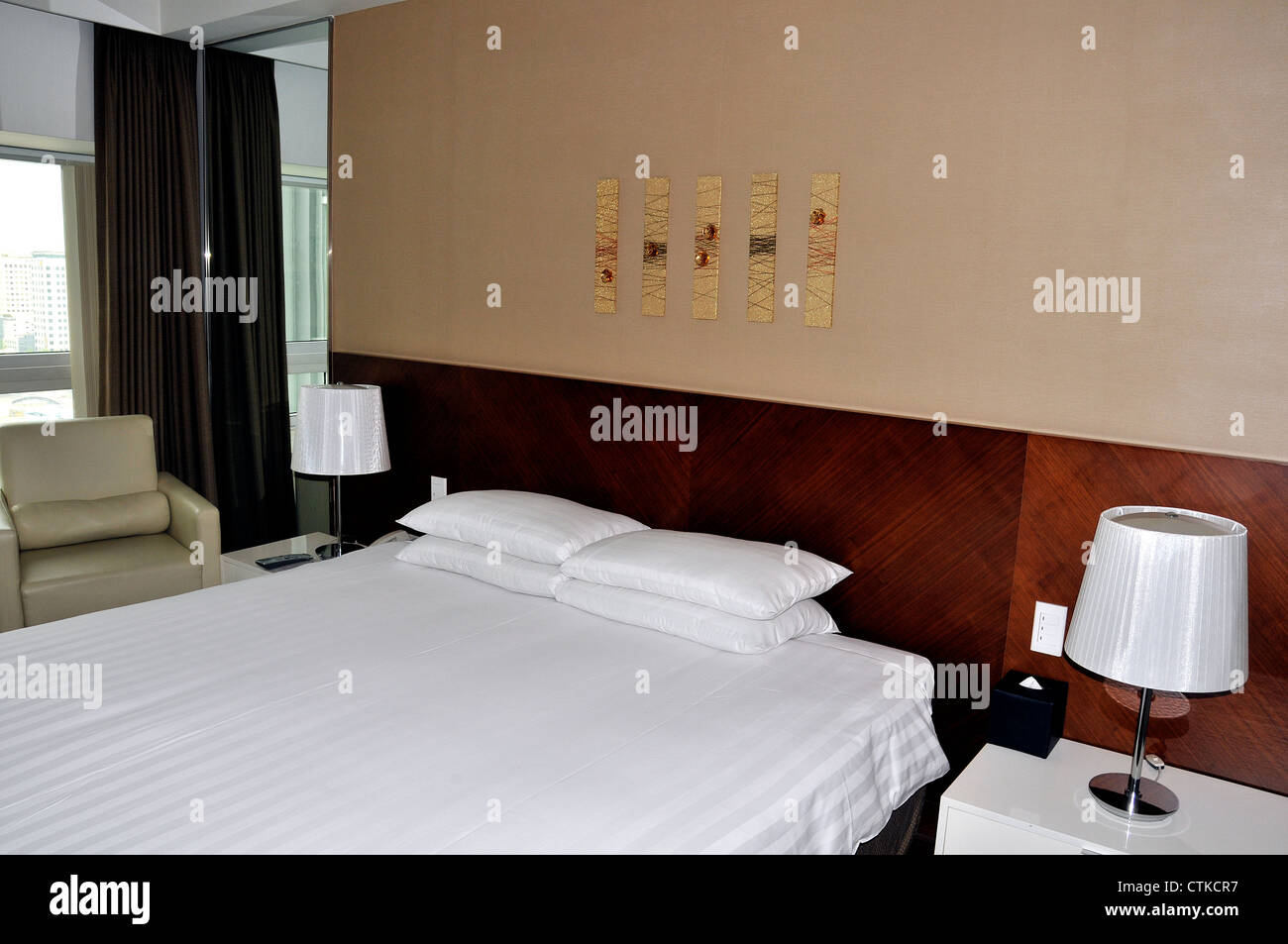 king seize bed in hotel room, Uljiro 4, Seoul , South Korea Stock Photo ...