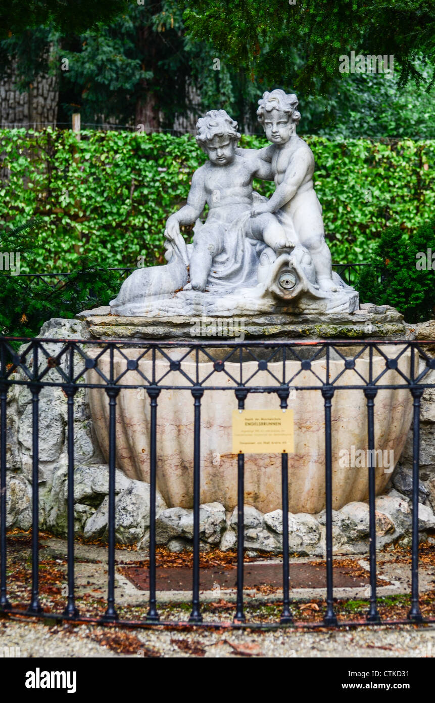 Schonbrunn palace in Vienna Austria - Garden statue Stock Photo - Alamy