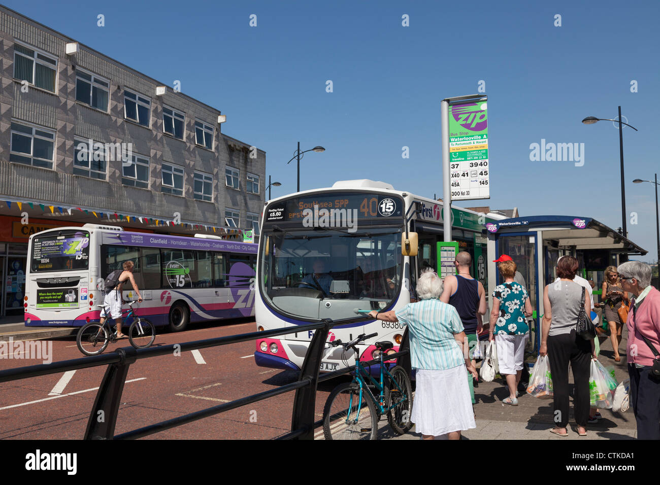 Single decker bus hi-res stock photography and images - Alamy