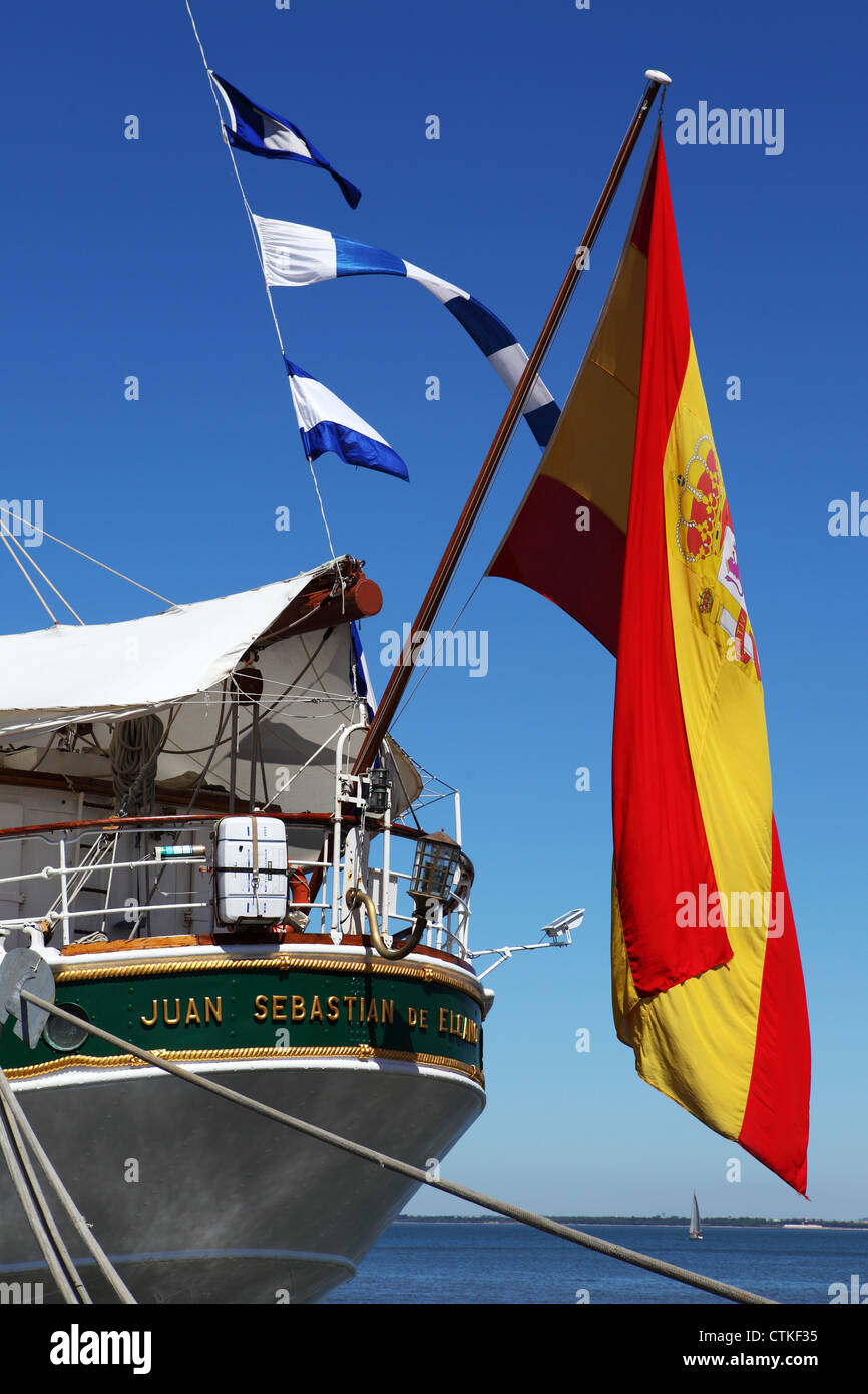 Spanish ships flag hi-res stock photography and images - Alamy