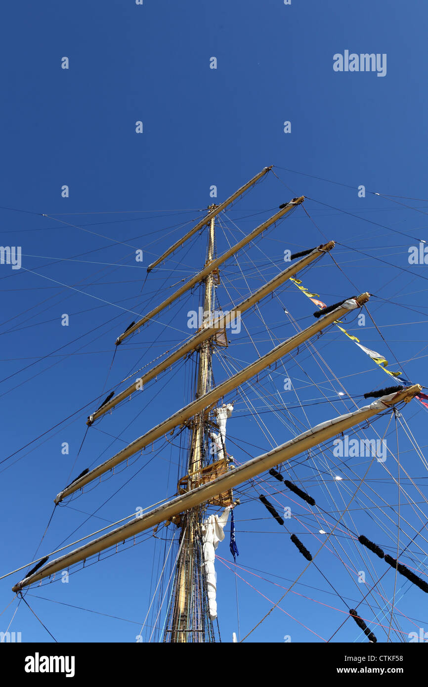 The mast of a tall ship Stock Photo - Alamy