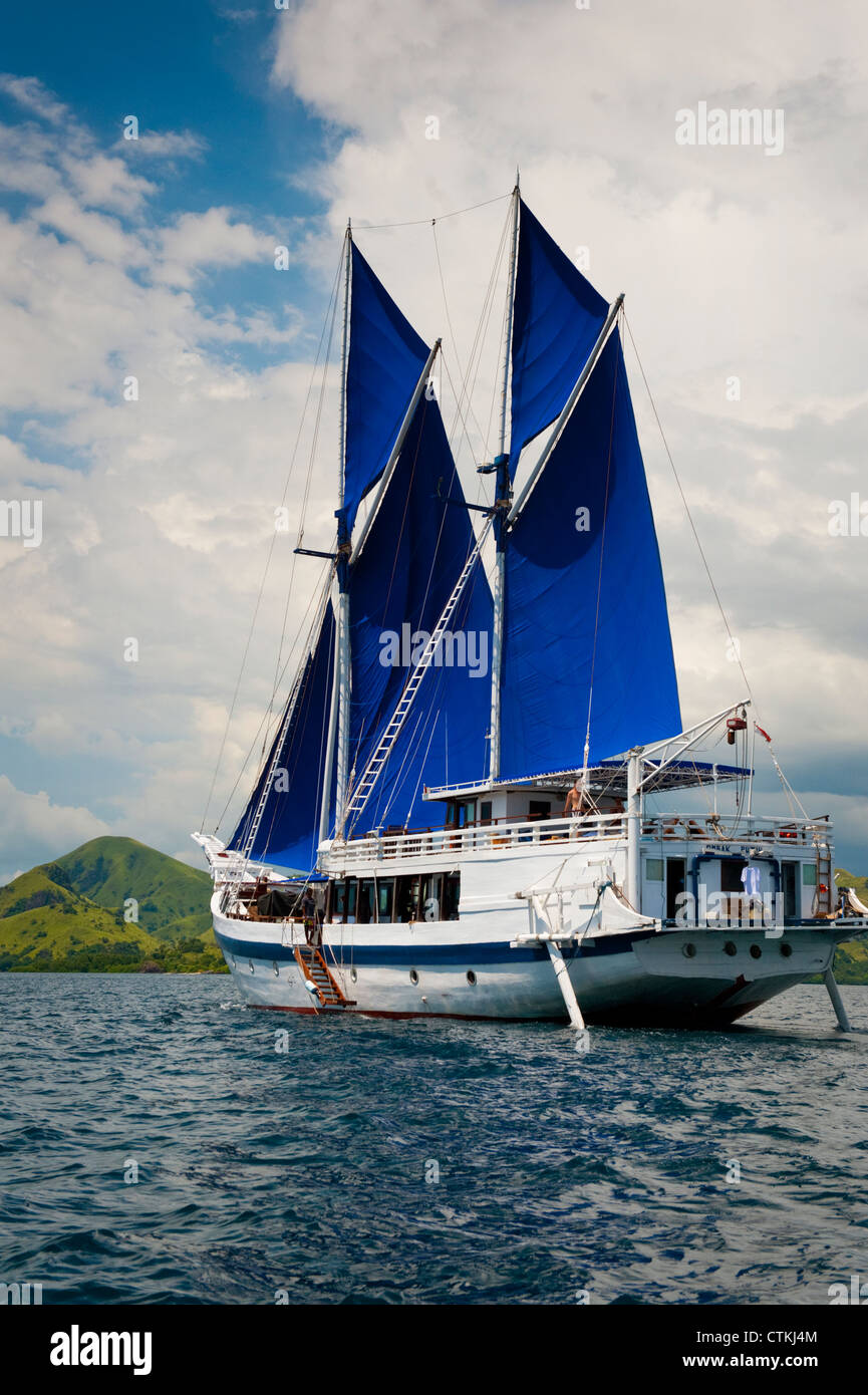 A 108 foot traditional wooden Phinisi schooner, the "Ombak Putih", here ...