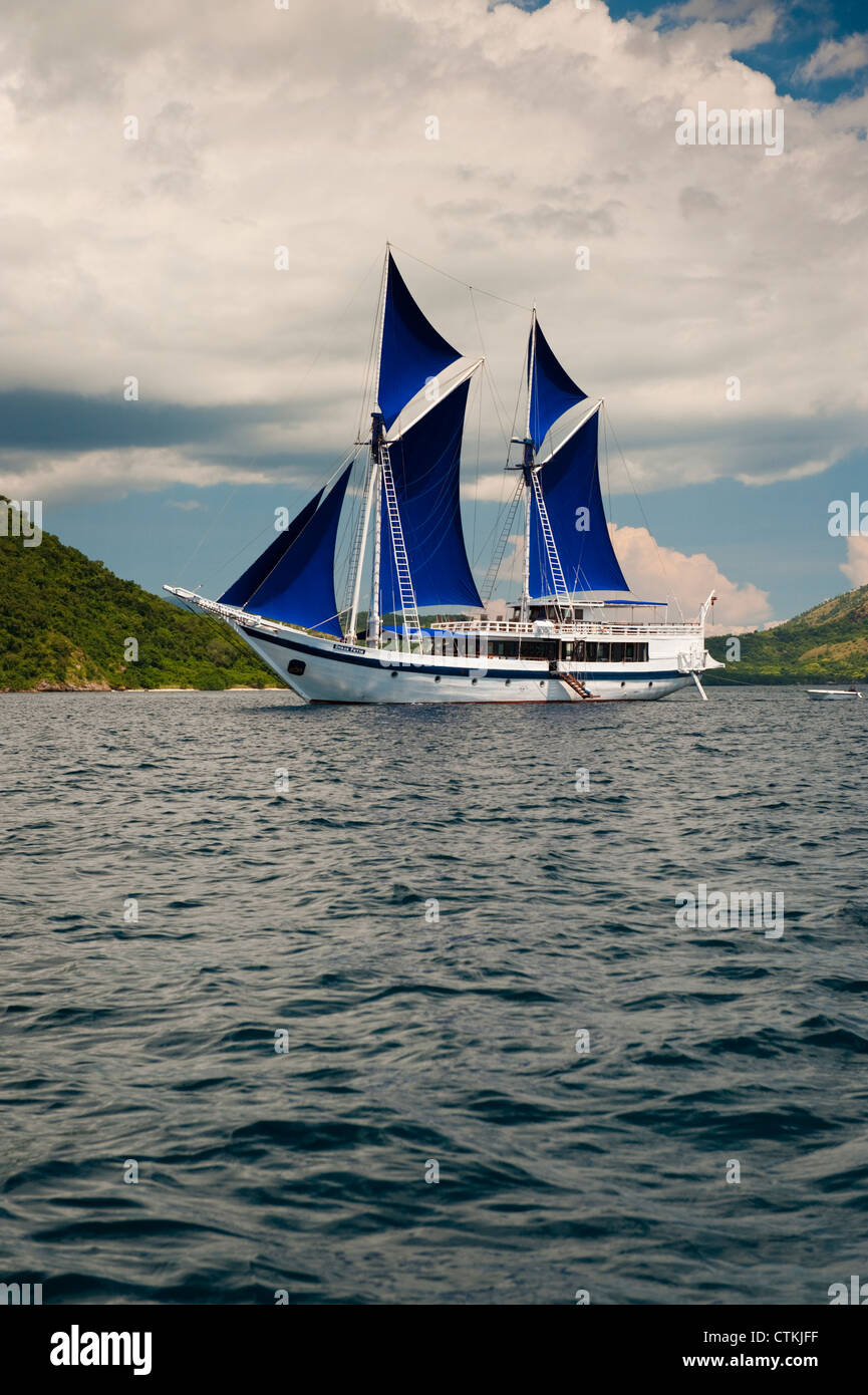 A 108 foot traditional wooden Phinisi schooner, the "Ombak Putih", here ...