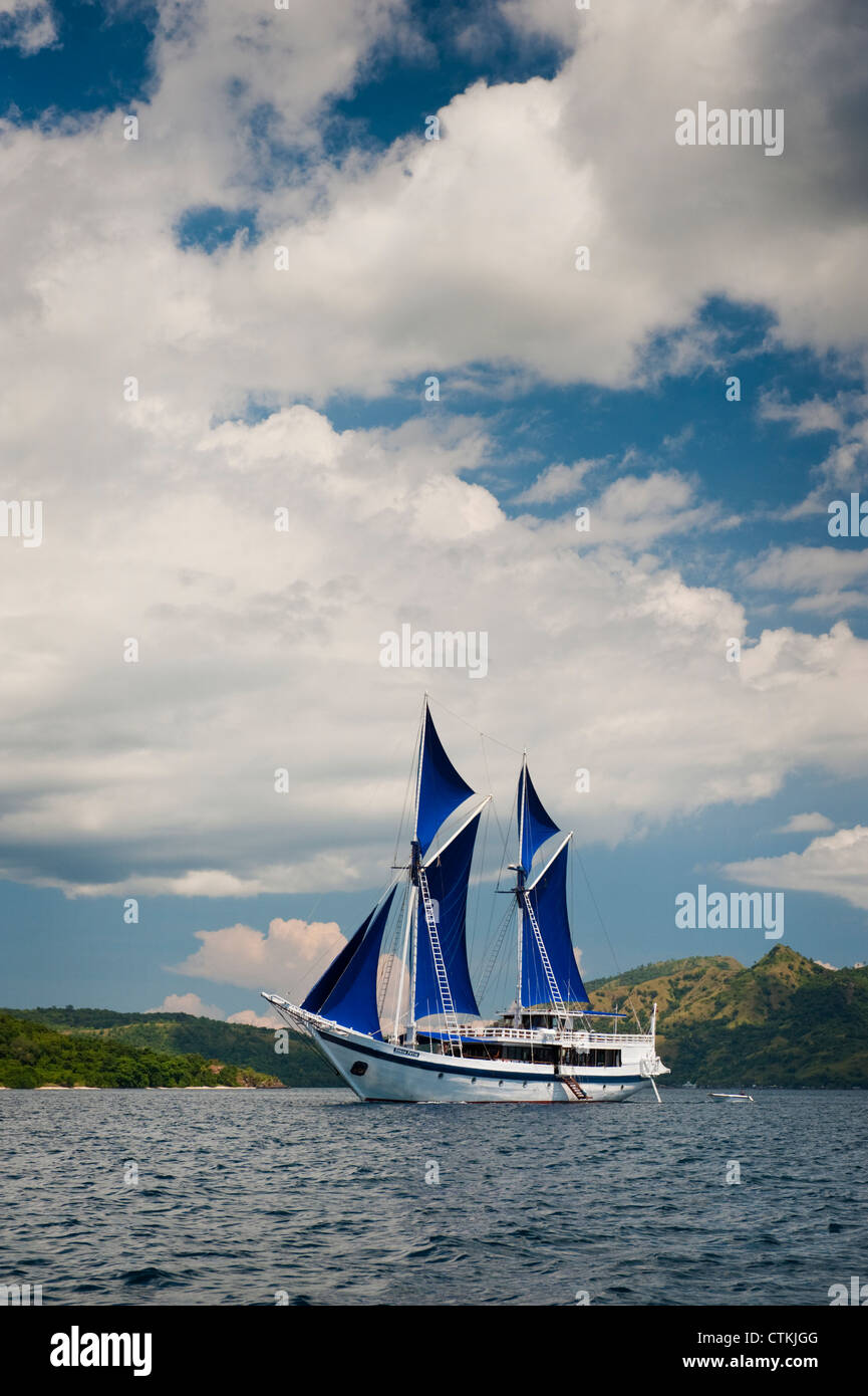 A 108 foot traditional wooden Phinisi schooner, the "Ombak Putih", here ...