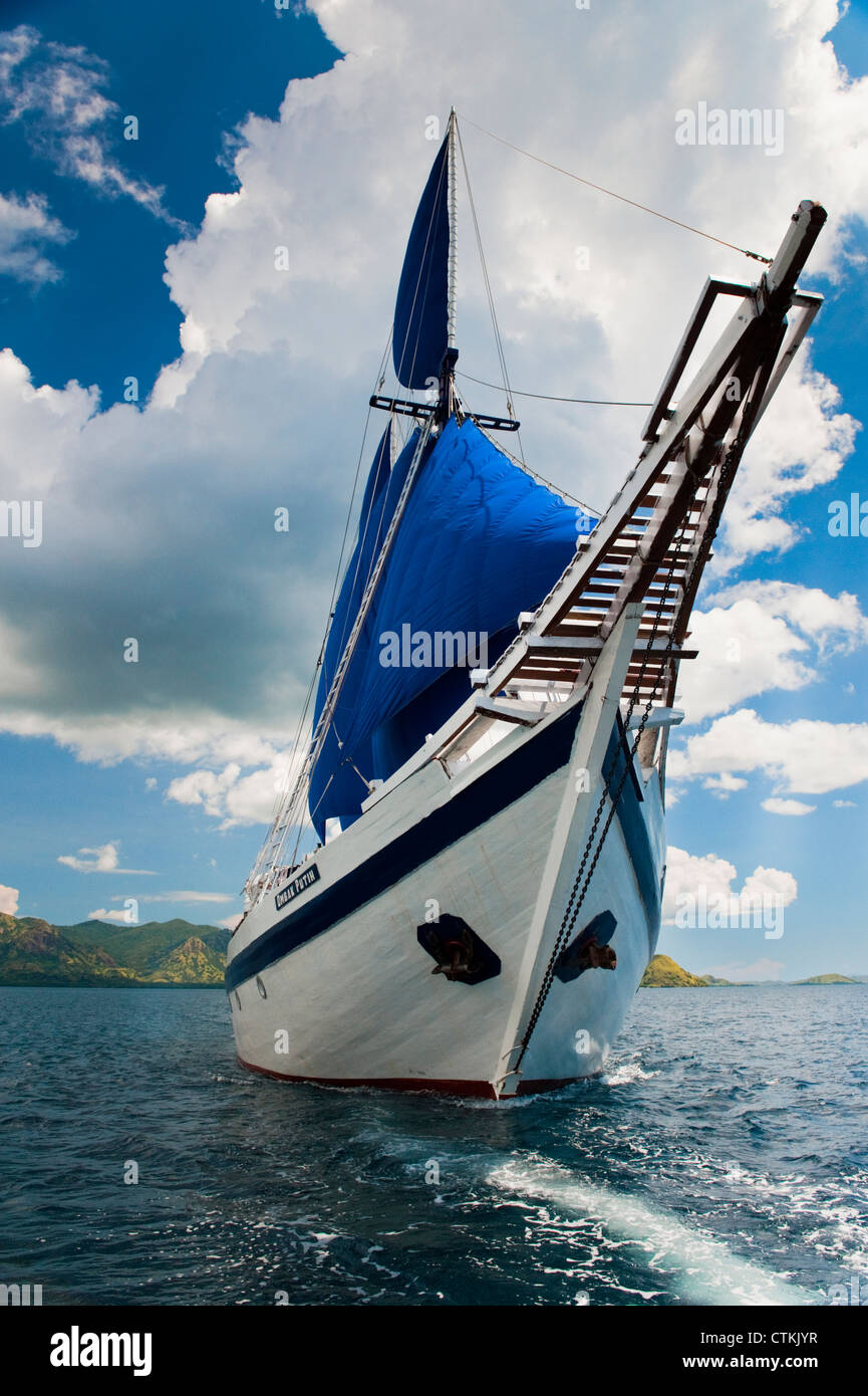 A 108 foot traditional wooden Phinisi schooner, the "Ombak Putih", here ...