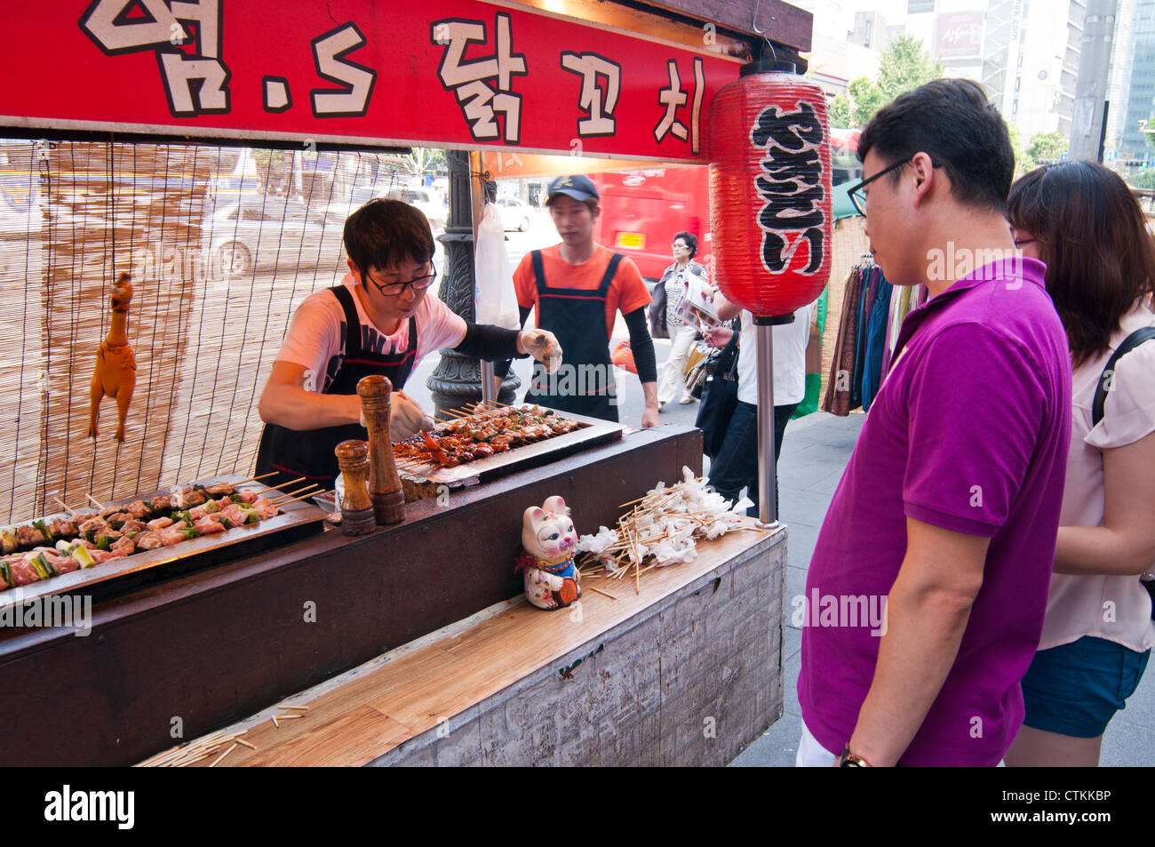 Food stall in Insadong, Seoul, Korea Stock Photo - Alamy