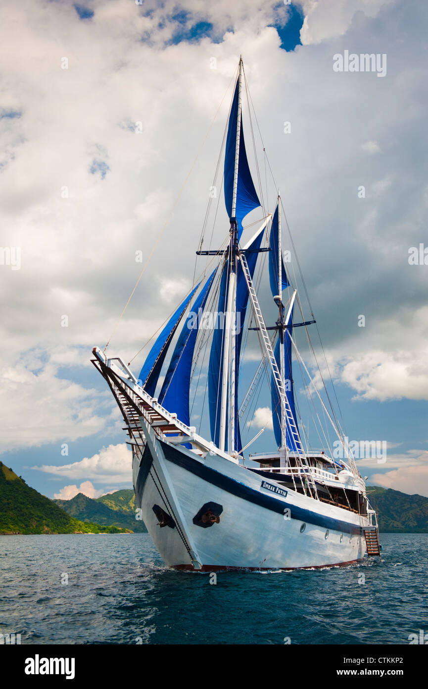 A 108 foot traditional wooden Phinisi schooner, the "Ombak Putih", here ...