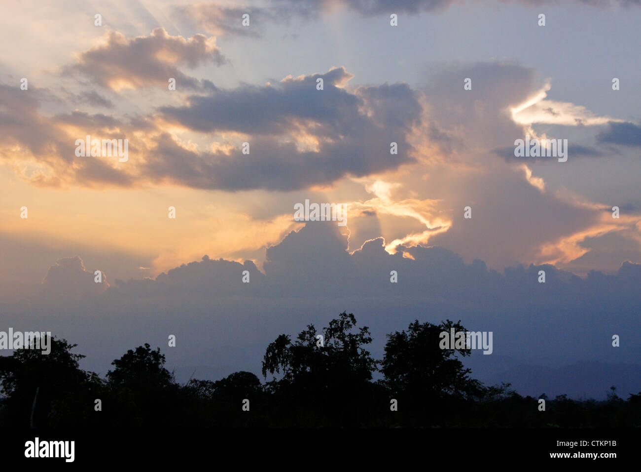 God rays and clouds hi-res stock photography and images - Alamy