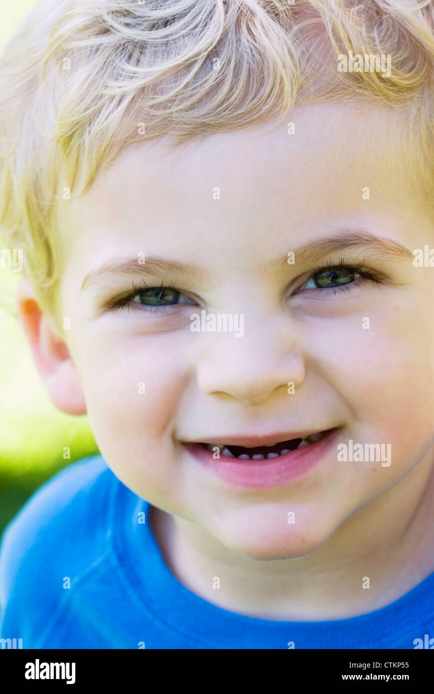 A headshot of a little blond boy Stock Photo - Alamy