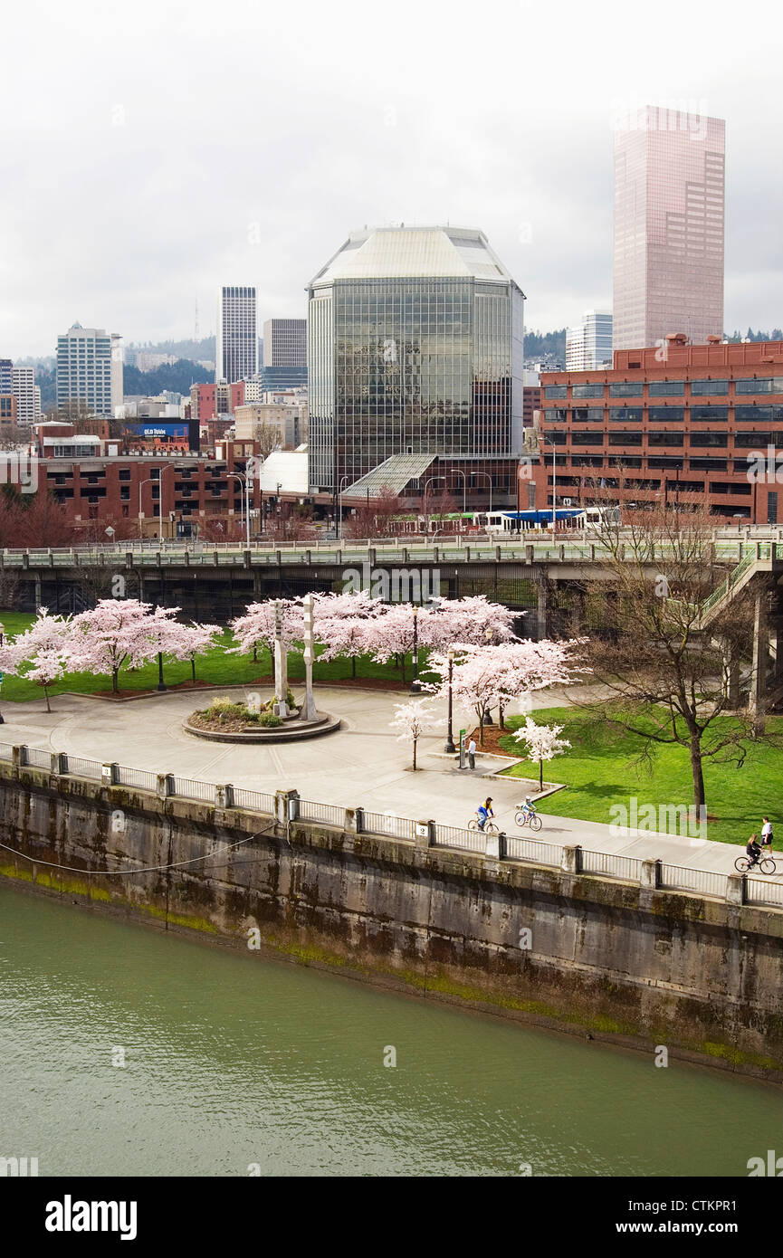 Portland waterfront foreground hi-res stock photography and images - Alamy