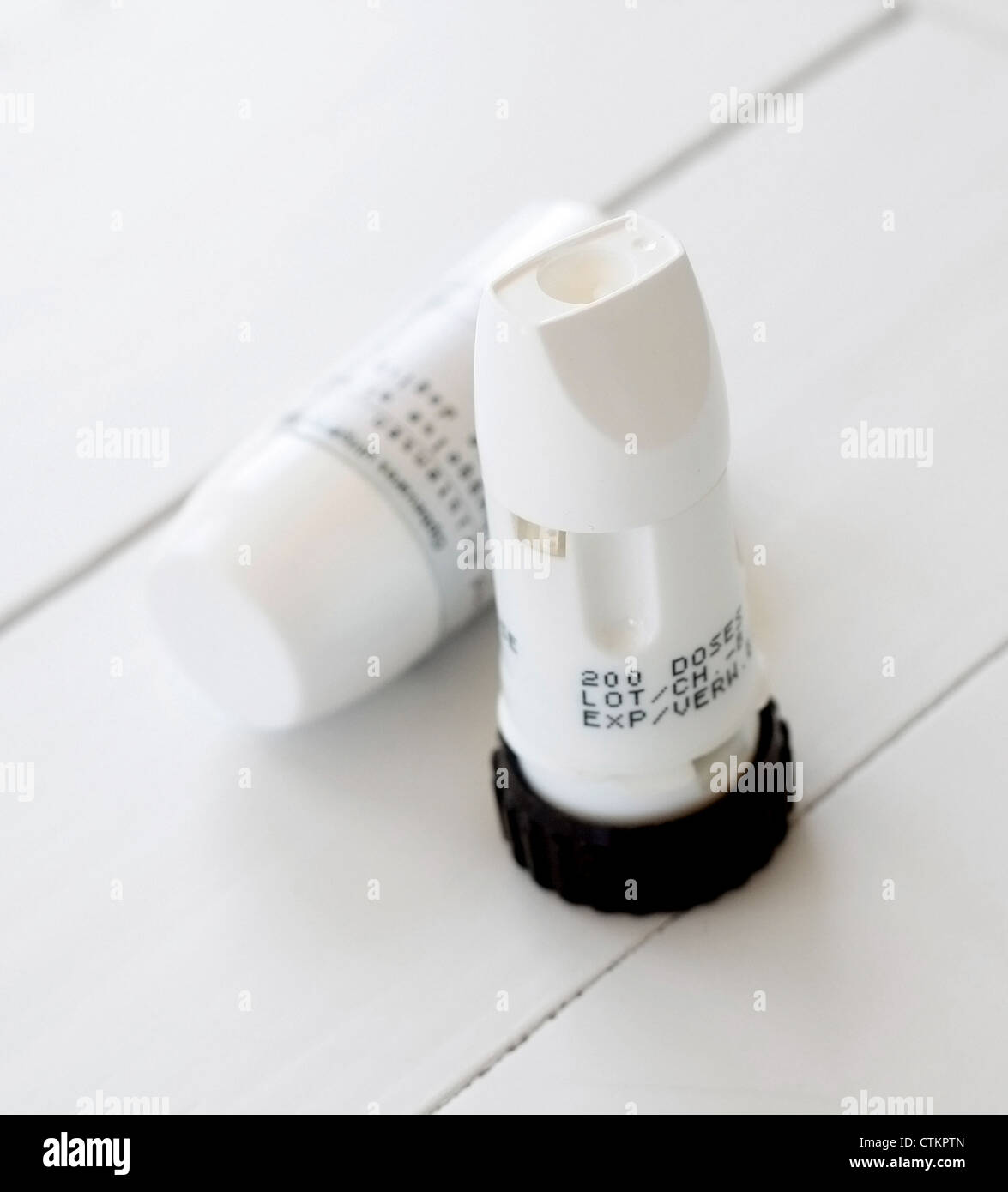 Asthma inhalator hi-res stock photography and images - Alamy