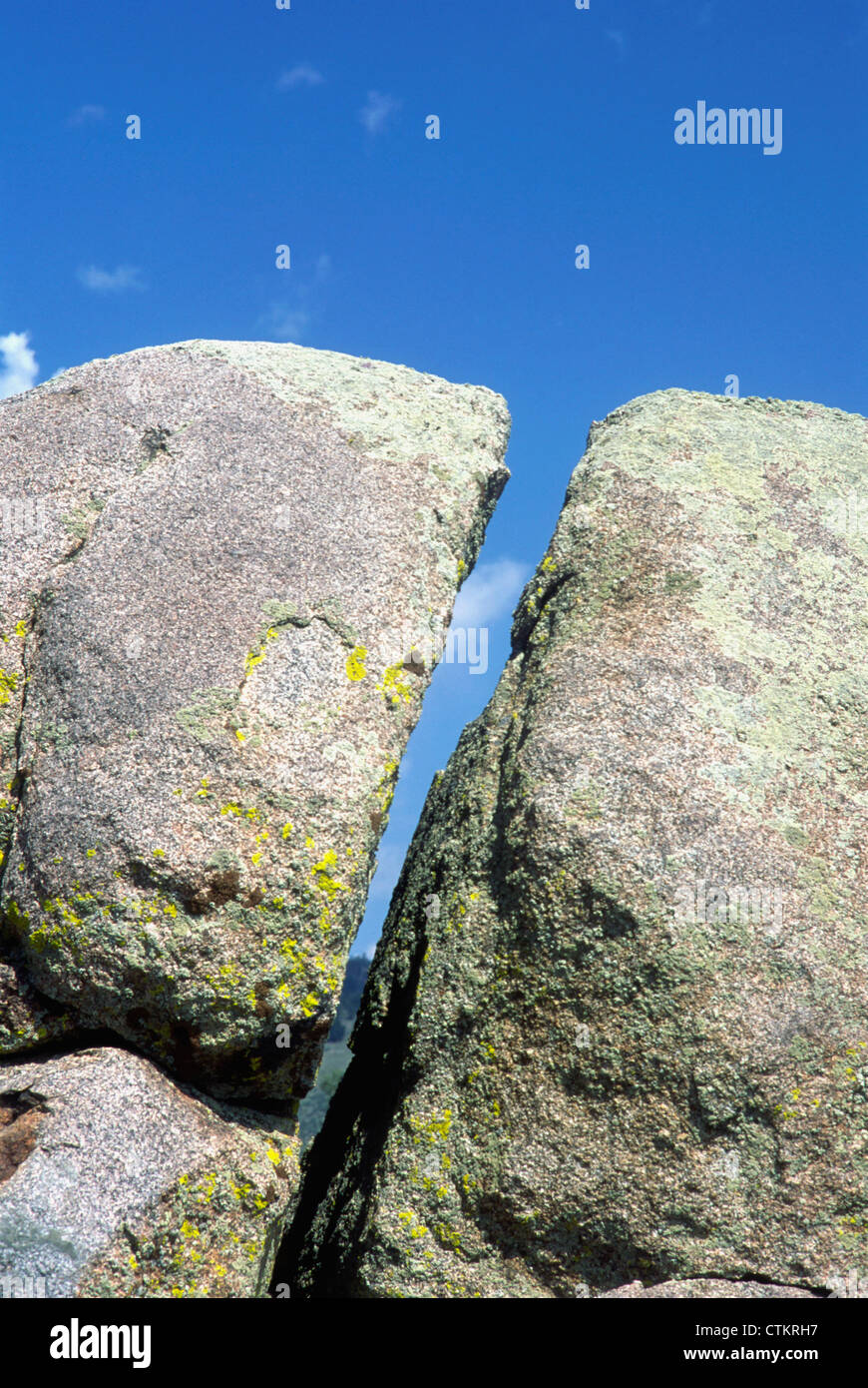 Fractured rock hi-res stock photography and images - Alamy