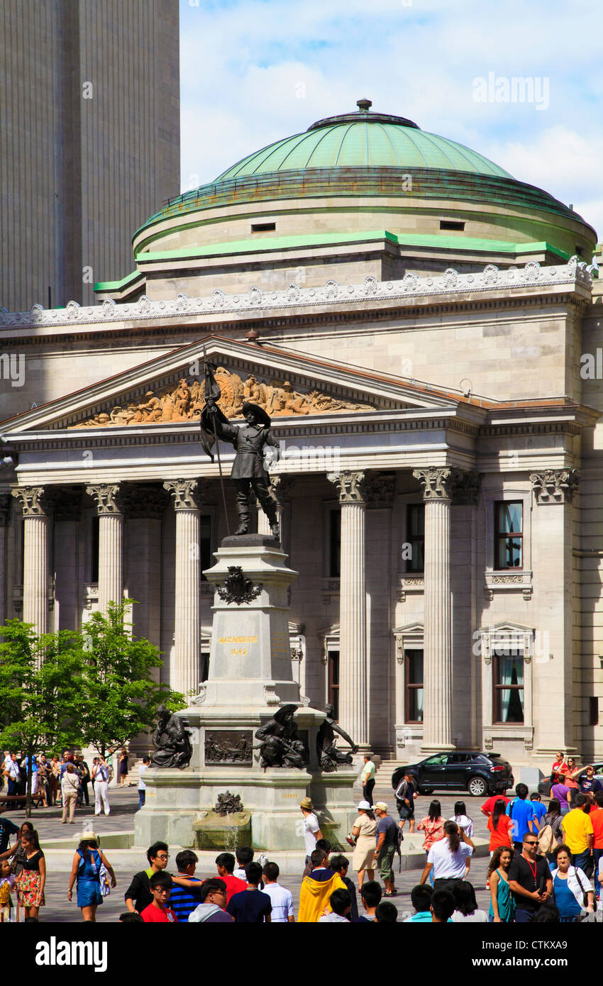 Montreal maisonneuve statue hi-res stock photography and images - Alamy