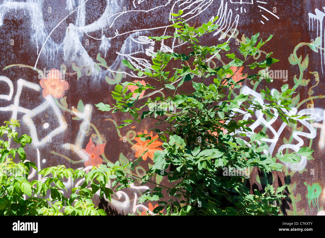 Back alley graffiti hi-res stock photography and images - Alamy