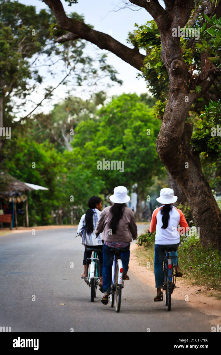 Siem reap cambodia street girls hi-res stock photography and images - Alamy