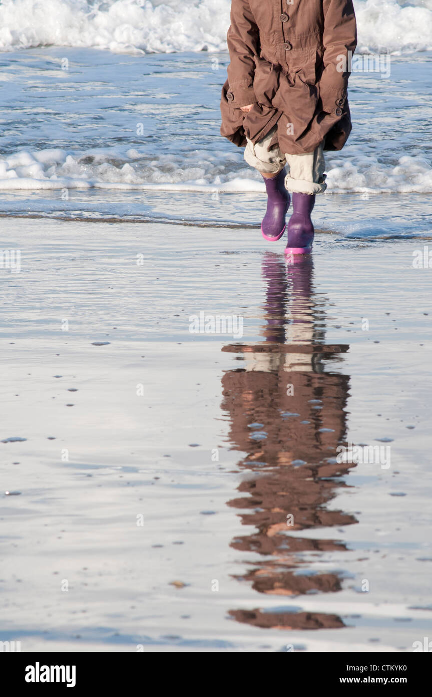 Enfant plage hi-res stock photography and images - Alamy