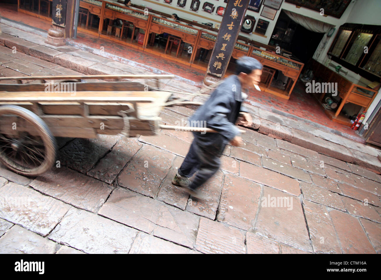 Man pulling cart hi-res stock photography and images - Alamy