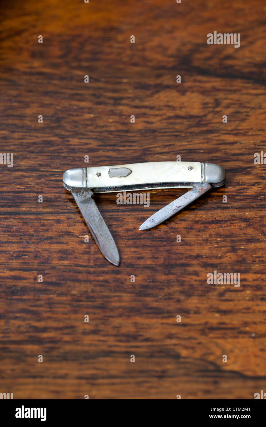 Pen knife hi-res stock photography and images - Alamy