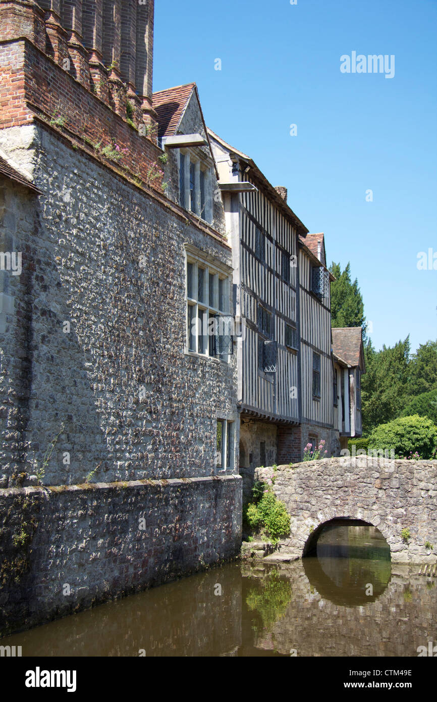 Manor water bridge hi-res stock photography and images - Alamy