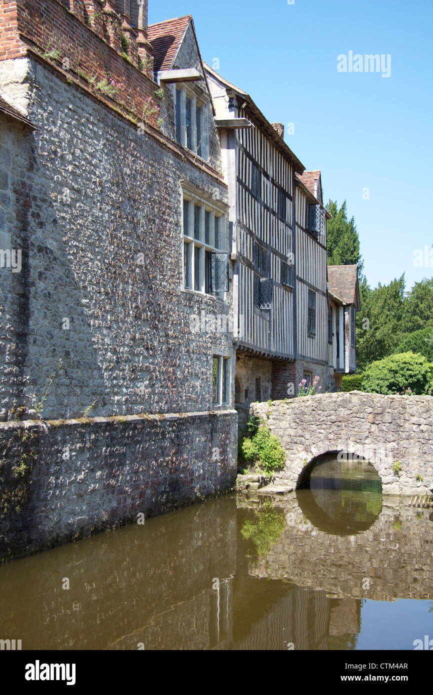 Manor bridge hi-res stock photography and images - Alamy