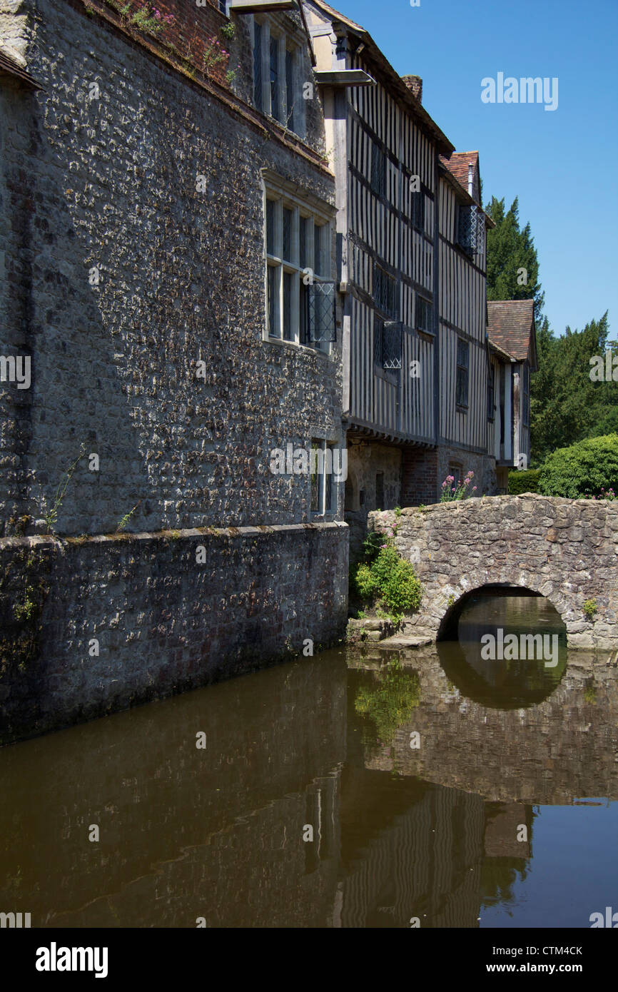 Ightam Mote 14th century manor house with Bridge Stock Photo - Alamy