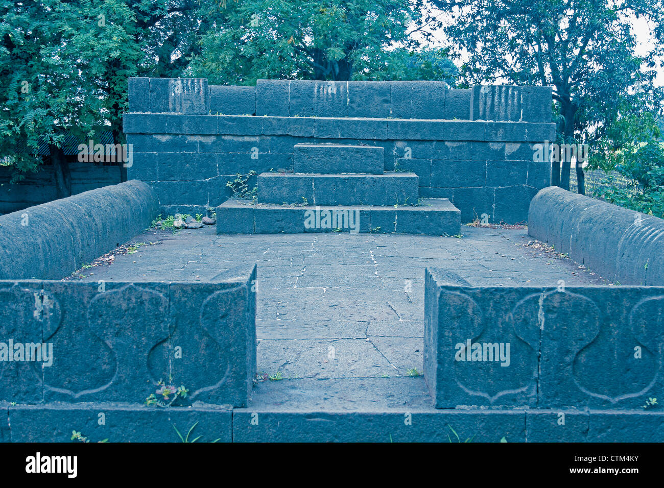 Structure at Bara Mota chi Vihir, Historic well at Limb Village, Satara ...