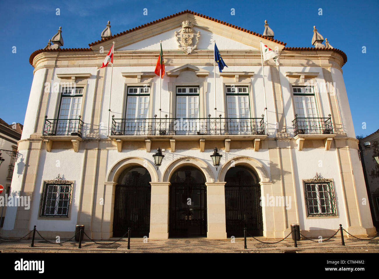 Front doors arch hi-res stock photography and images - Alamy