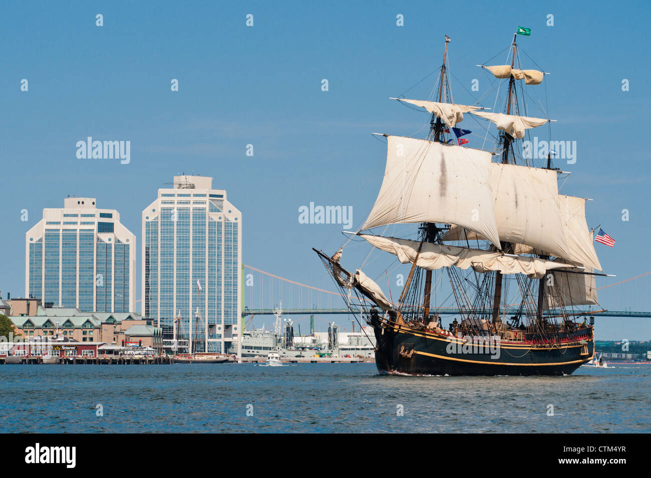Hms bounty replica hi-res stock photography and images - Alamy
