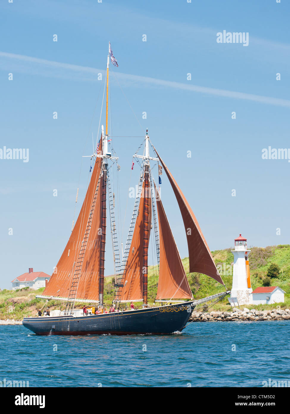 Gaff rigged schooner roseway sails hi-res stock photography and images ...
