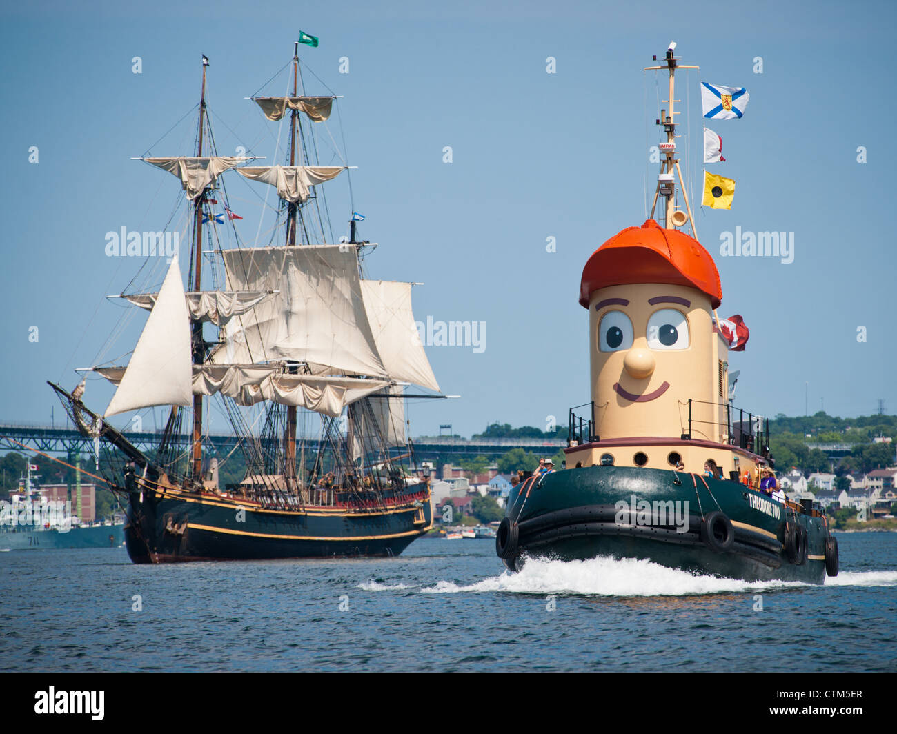 Hms bounty replica hi-res stock photography and images - Alamy