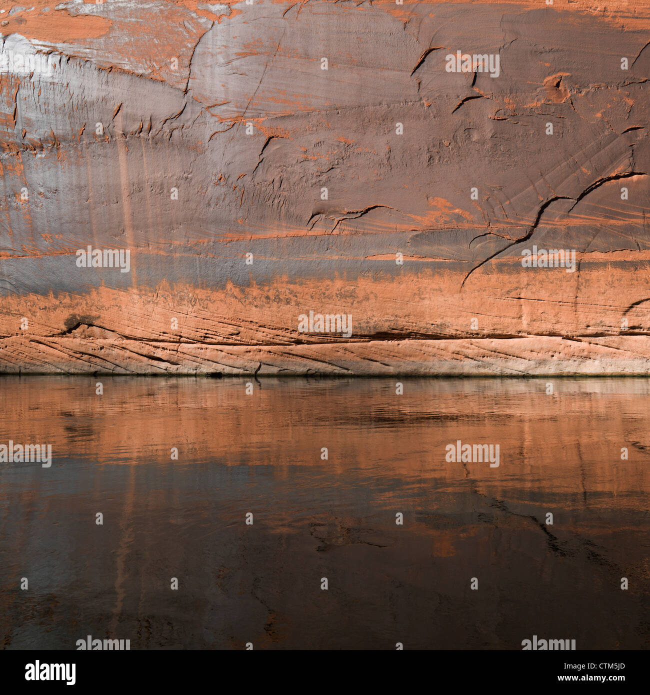 Flat mirror formation hi-res stock photography and images - Alamy