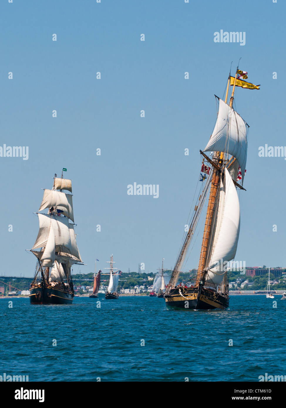 Hms bounty replica hi-res stock photography and images - Alamy