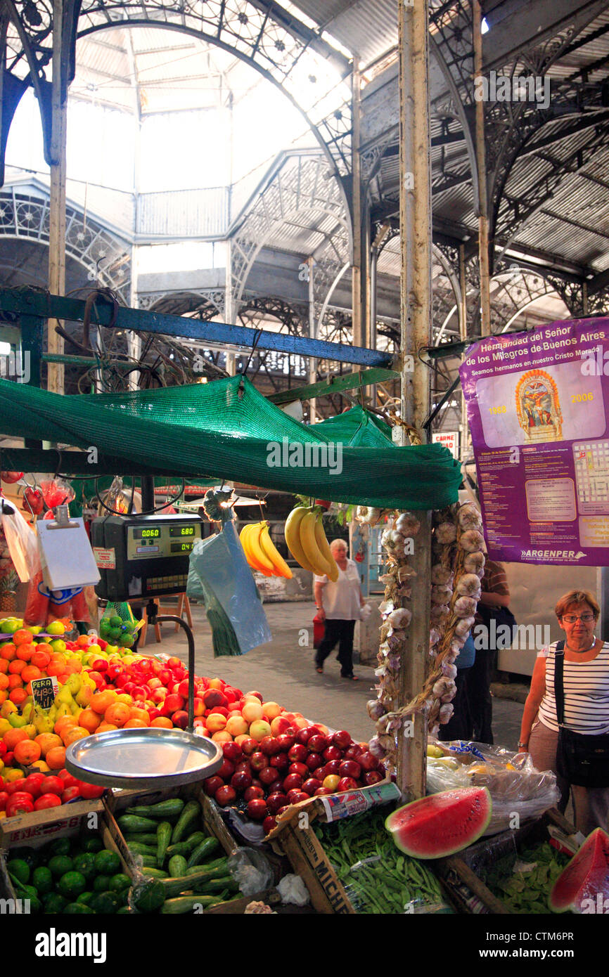 Antiques, Vegetables and food traditional market at San Telmo Market ...