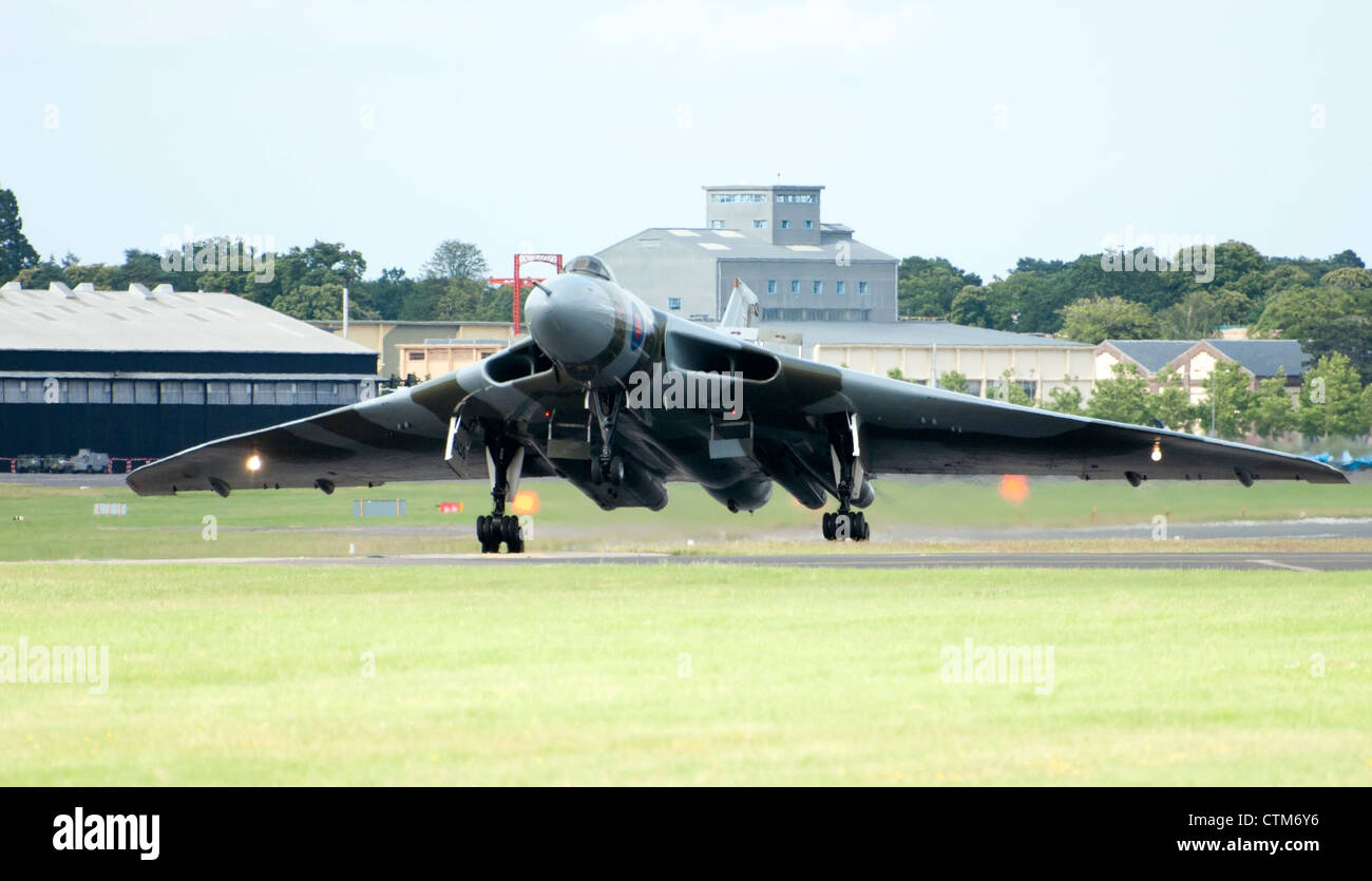 Avro Vulcan XH558 taking off at Farnborough Airshow 2012 Stock Photo ...