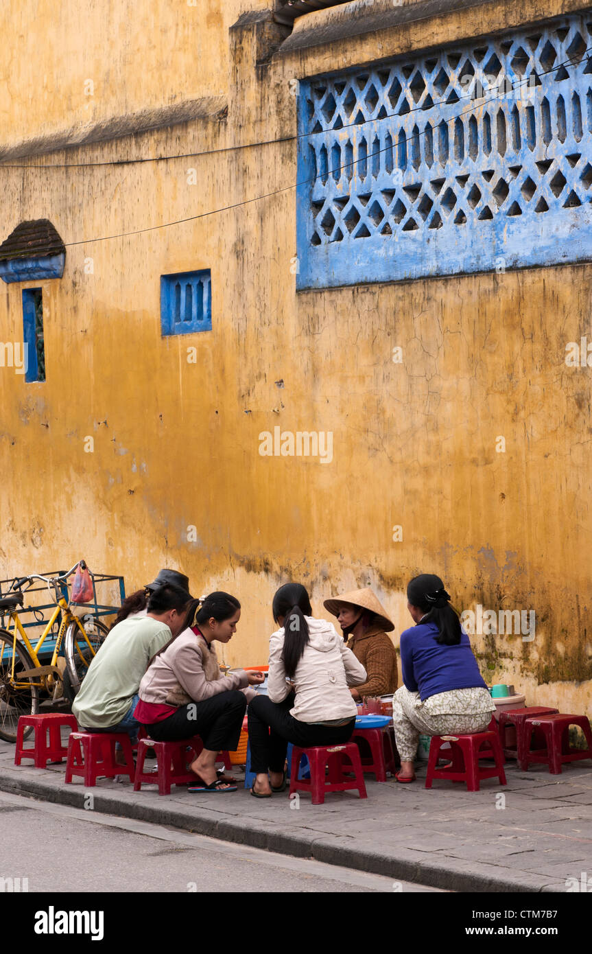 Street food stall vietnam hi-res stock photography and images - Alamy