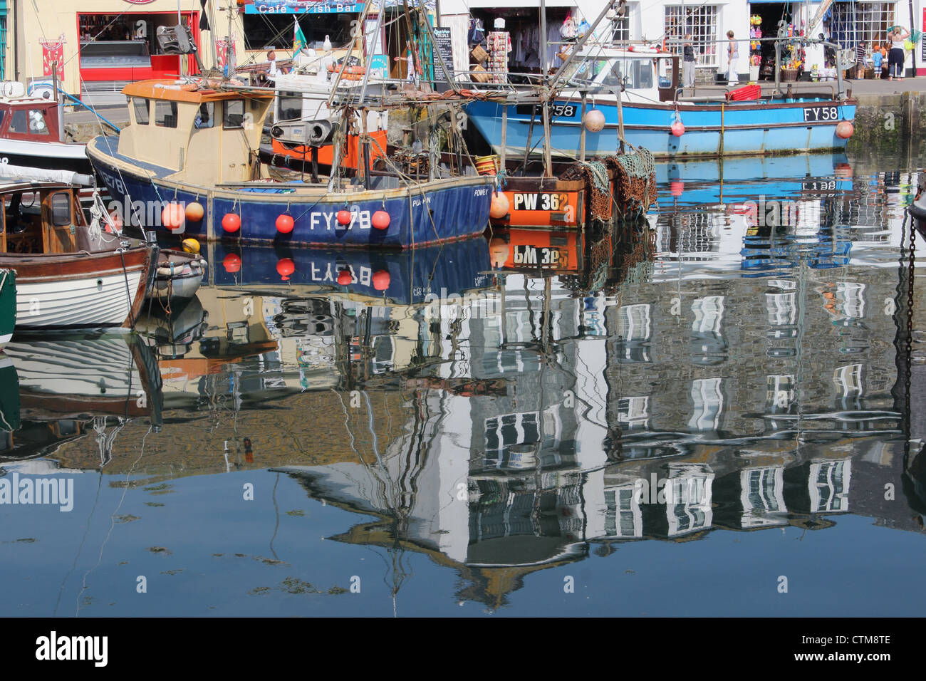 Reflections of harbour buildings Stock Photo - Alamy