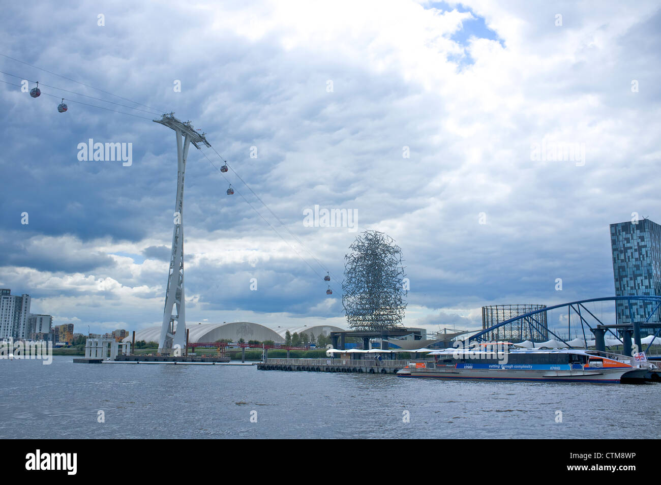 Emirates cablecar system from Greenwich to the Olympic park in London ...