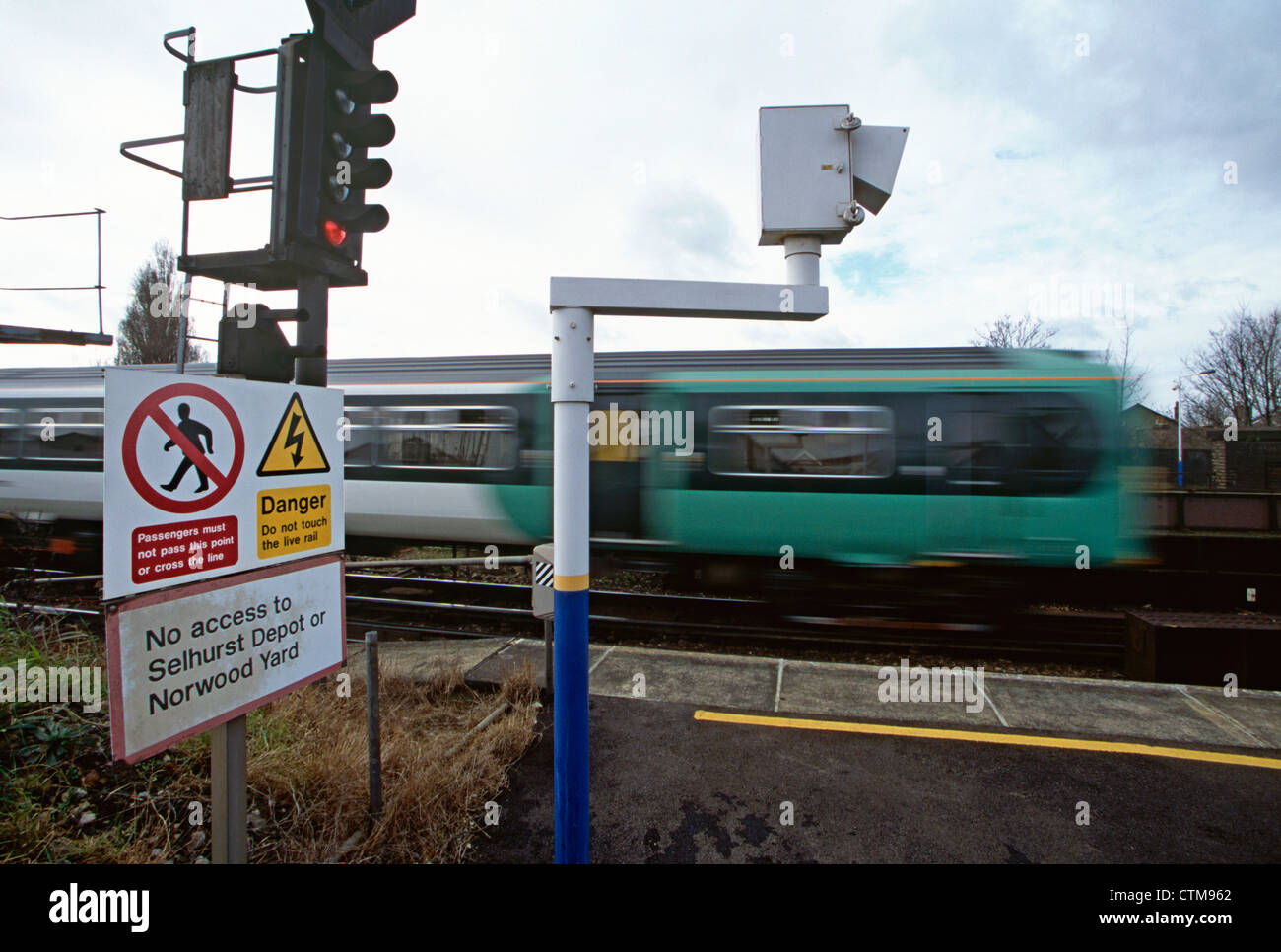 Danger signs at the edge of a station platform Stock Photo - Alamy