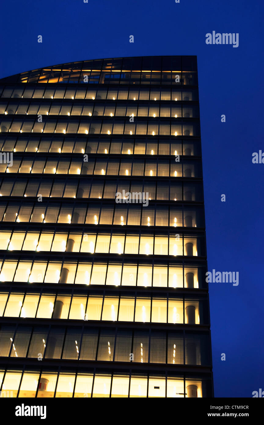 Working late, london, architecture hi-res stock photography and images ...