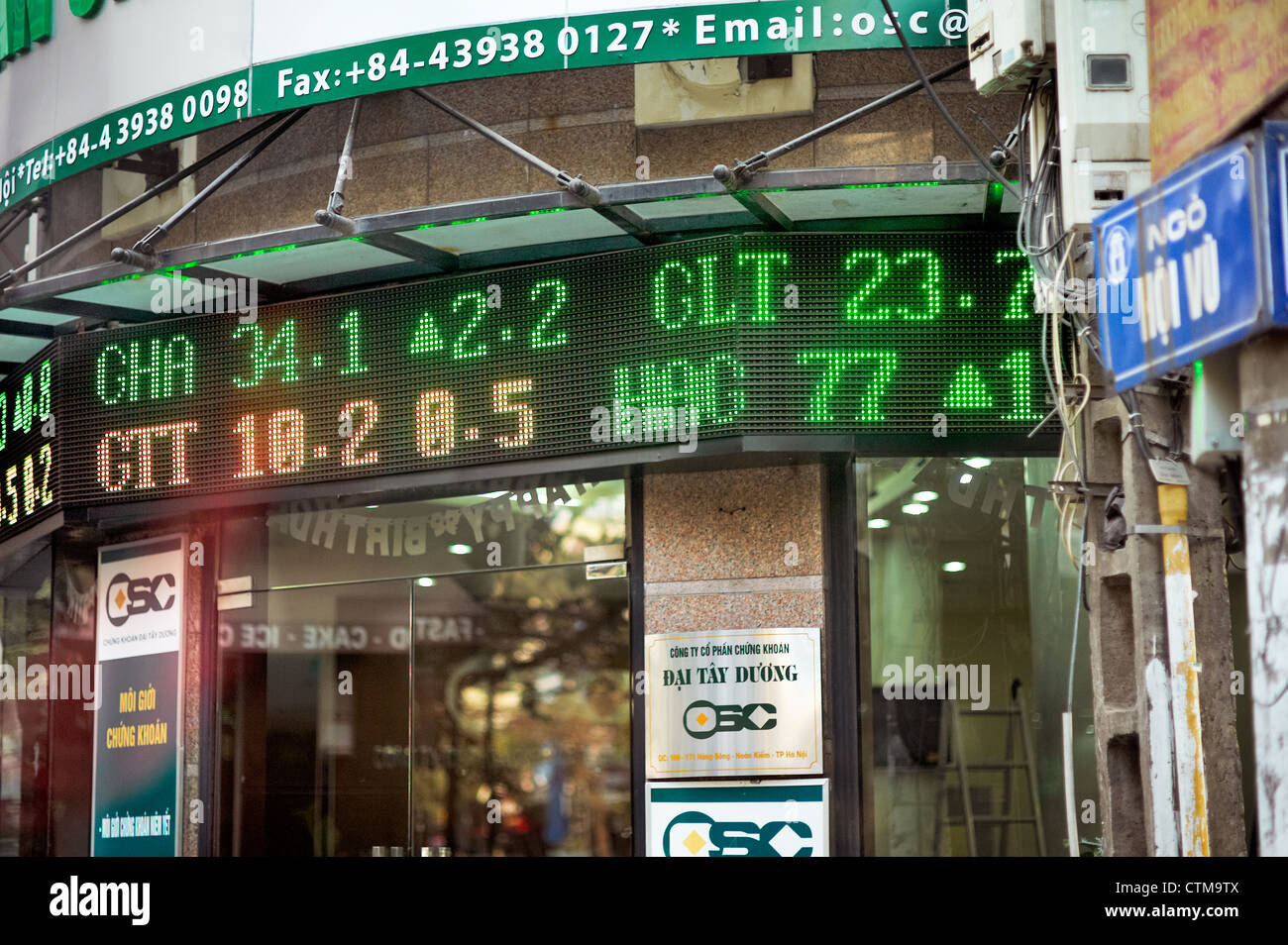 Vietnam hanoi market display hi-res stock photography and images - Alamy