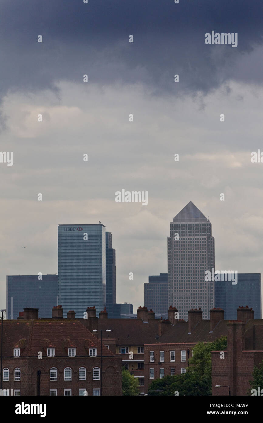 Grey skyline hi-res stock photography and images - Alamy