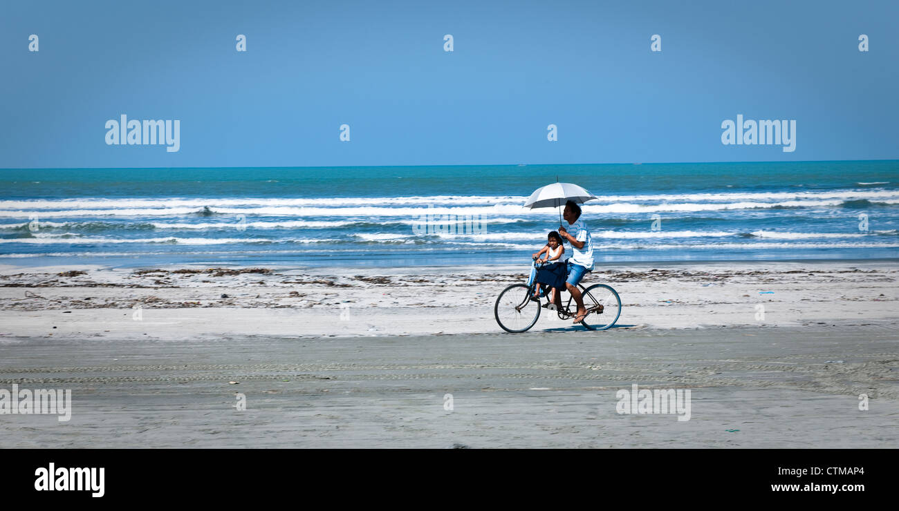 Beach scene, Lingayen, Philippines Stock Photo - Alamy