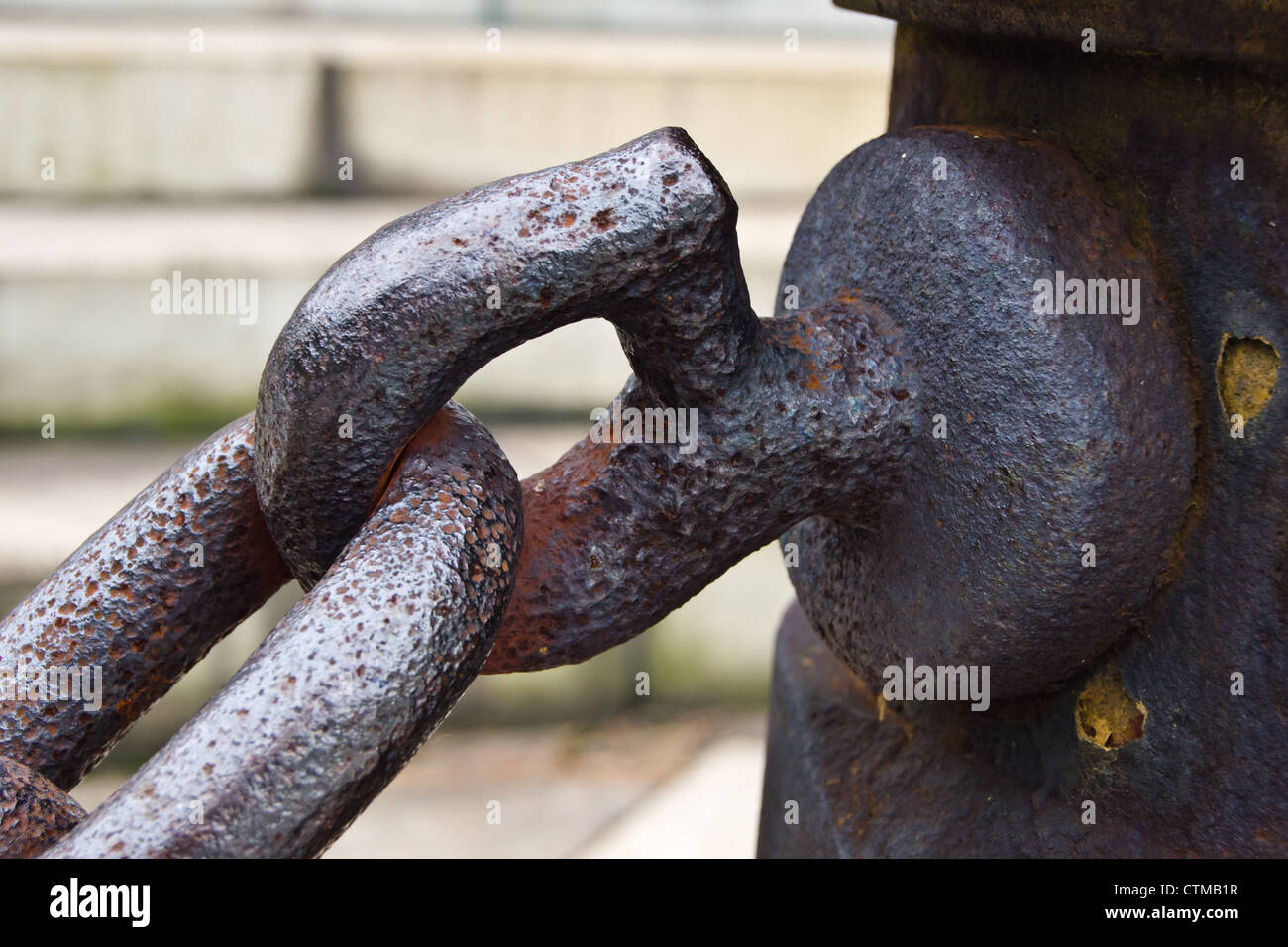 Pillar with chain hi-res stock photography and images - Alamy
