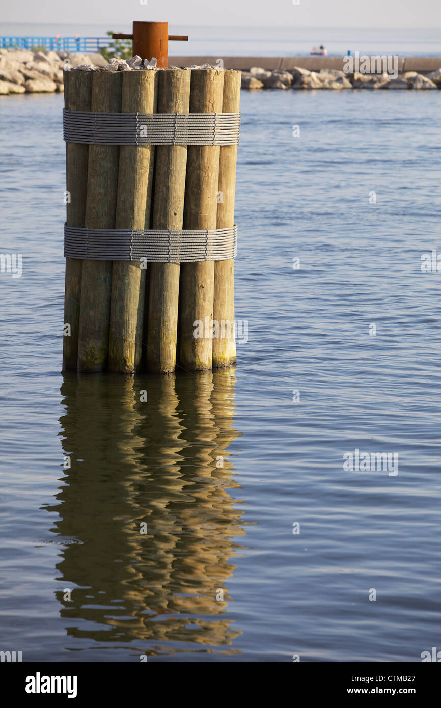 Piling with rope hi-res stock photography and images - Alamy