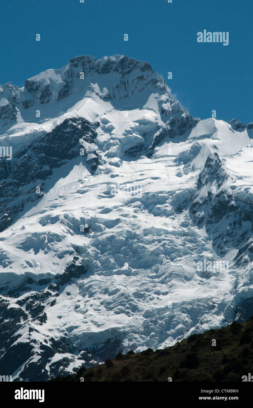 The glaciers of the Southern Alpes stretches in Mount Cook National ...
