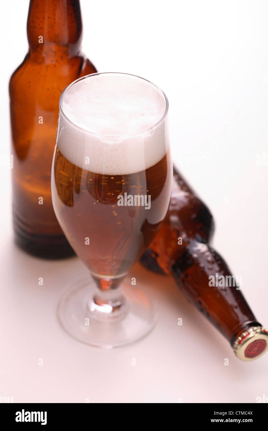Beer spilling hi-res stock photography and images - Alamy