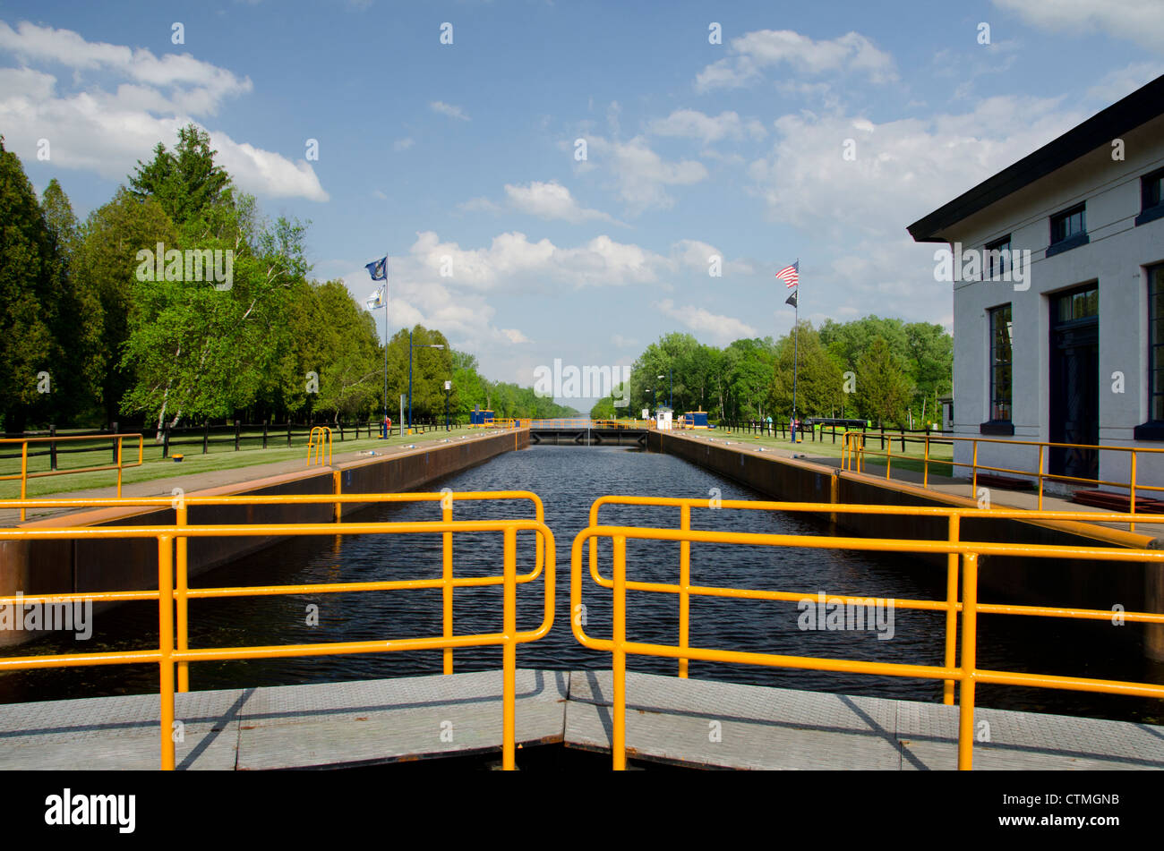 New York, New London. Erie Canal, lock 21 Stock Photo - Alamy