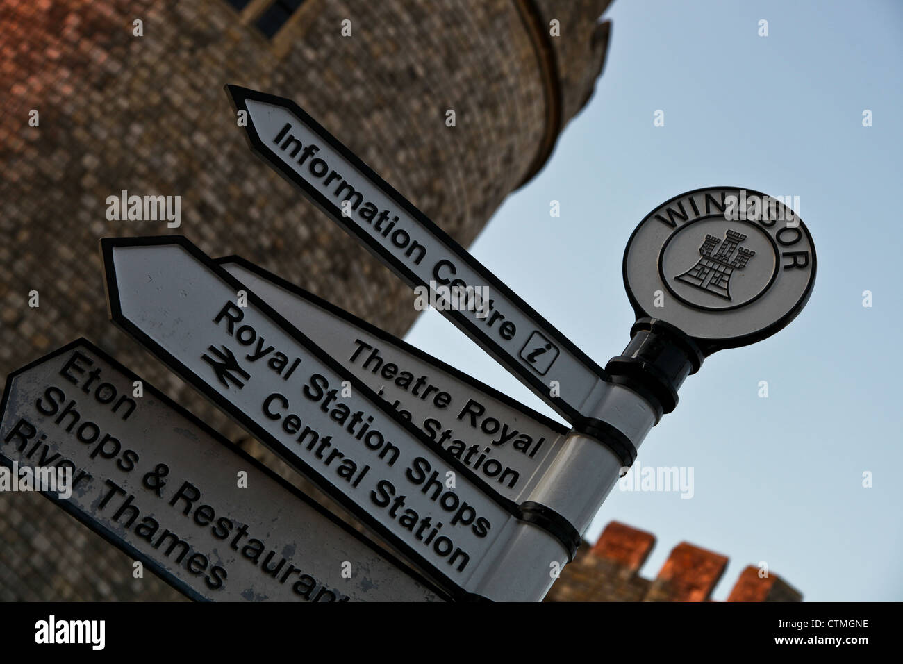 Windsor castle sign hi-res stock photography and images - Alamy
