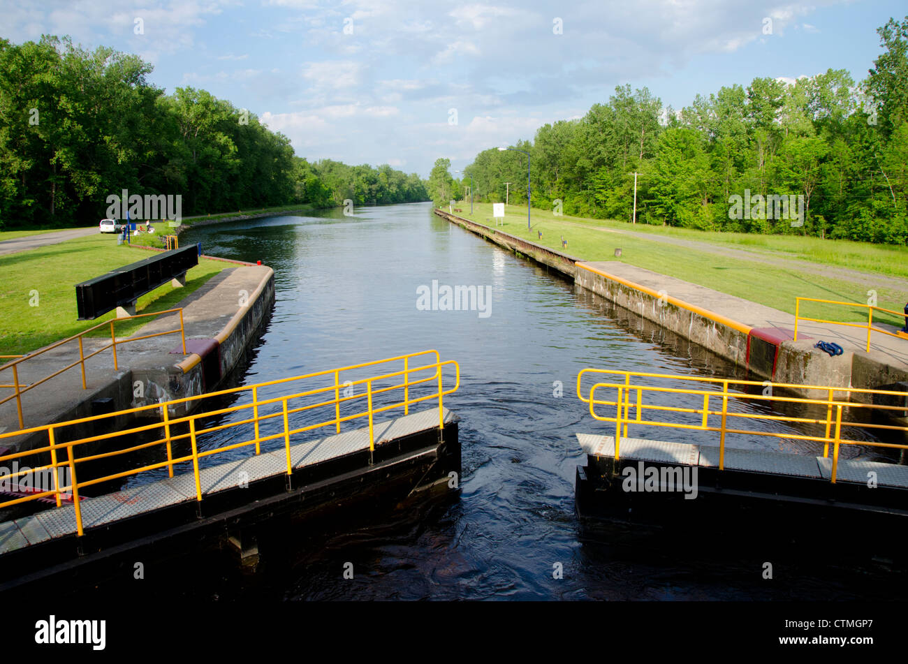 Erie canal lock hi-res stock photography and images - Alamy